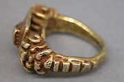 Stirrup-shaped Ring with Square Bezel - Indonesia (Java) - Central ...