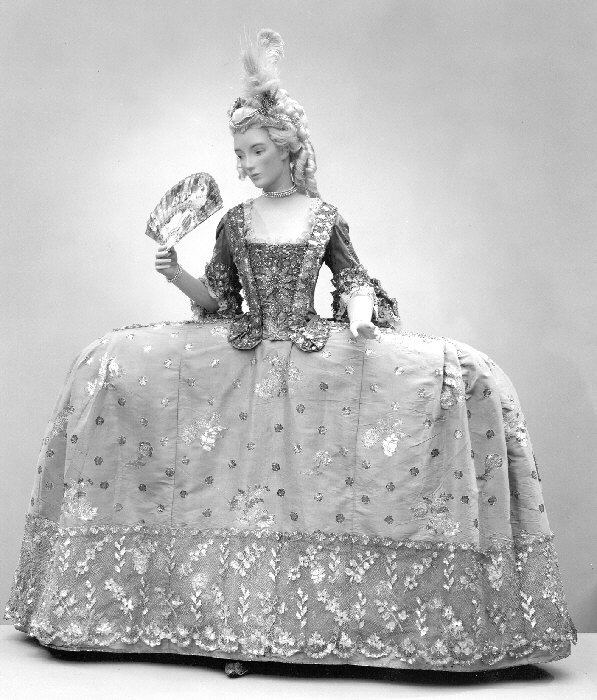 Court dress | British | The Metropolitan Museum of Art