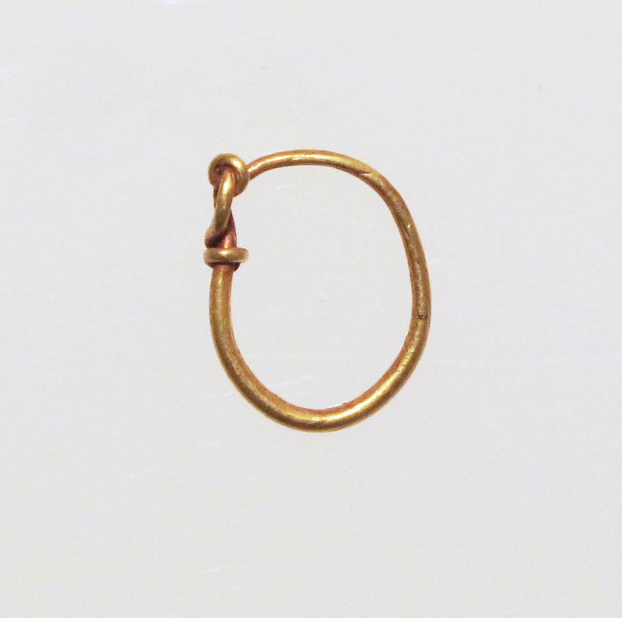 Gold loop earring | The Metropolitan Museum of Art